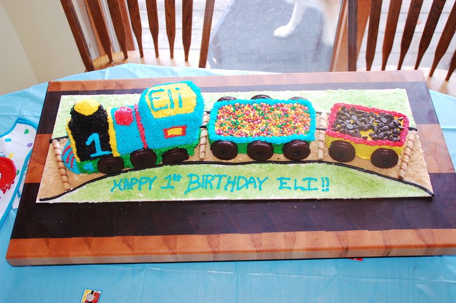 Train Cake - CakeCentral.com