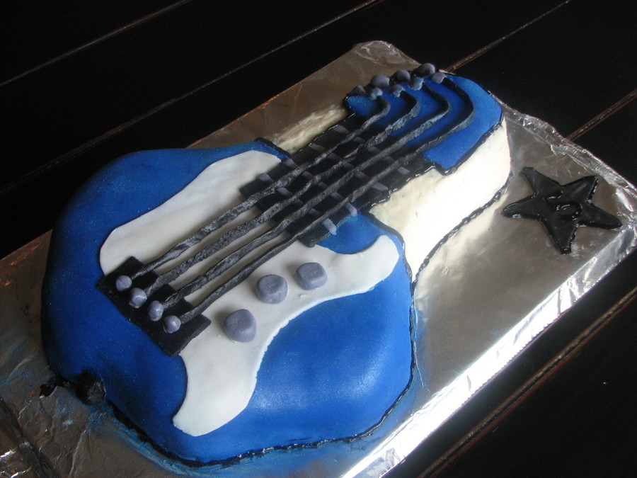 Blue Guitar Cake - CakeCentral.com