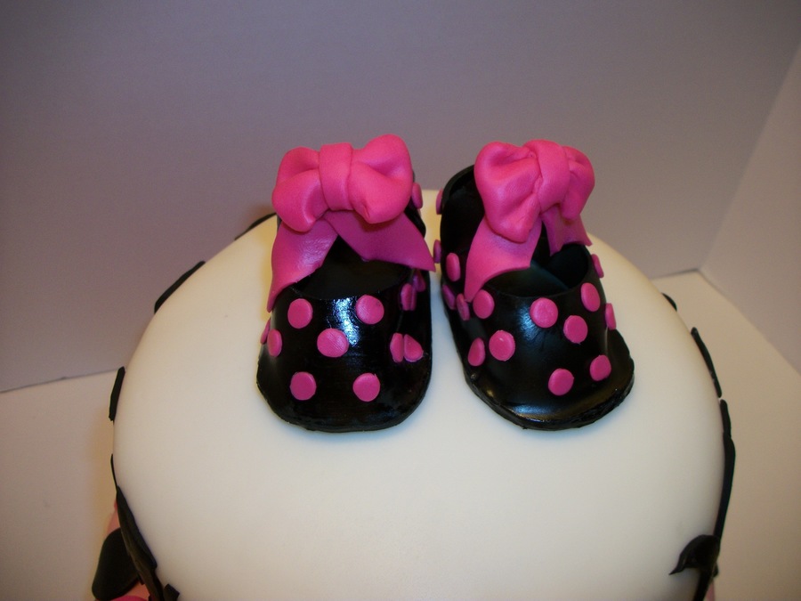 Baby Bootie Baby Shower Cake - CakeCentral.com