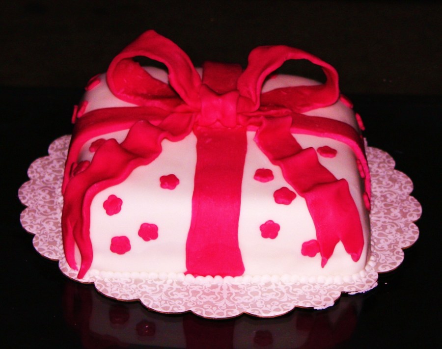 Present Cake - CakeCentral.com