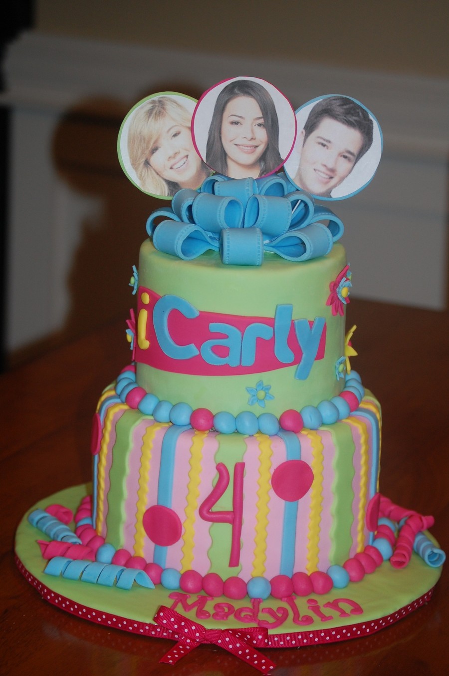 Icarly Cake - CakeCentral.com