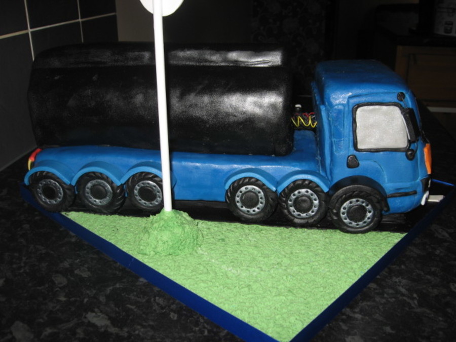 Tanker / Lorry Cake - CakeCentral.com