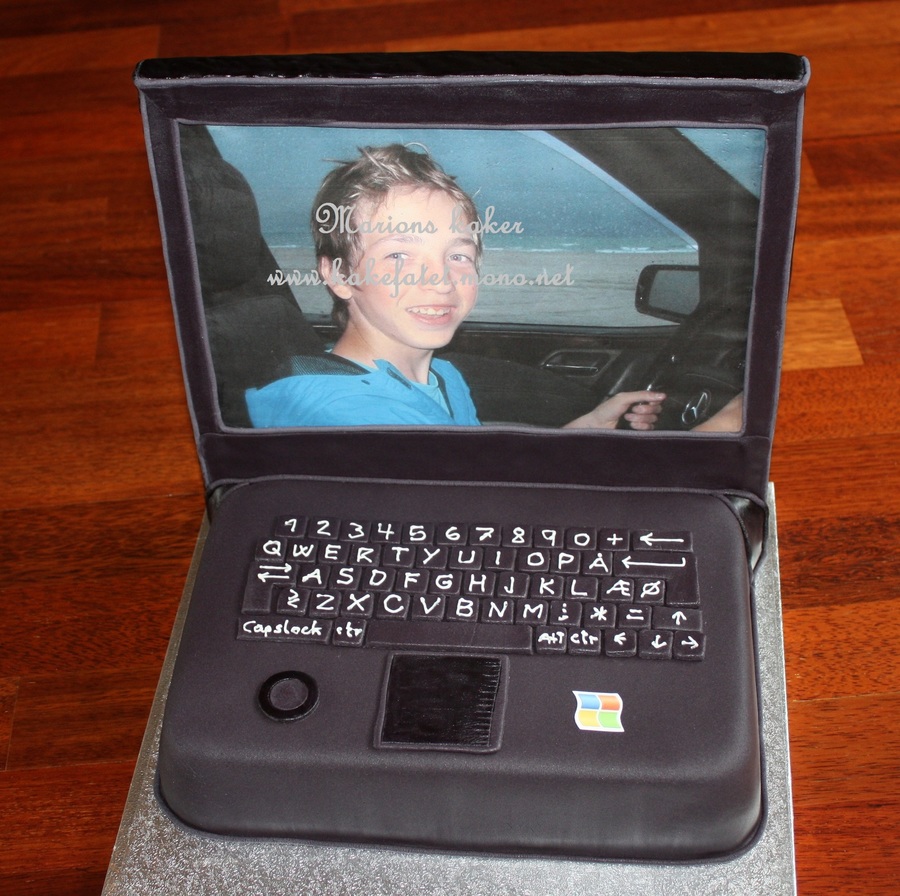 Lap Top Cake - CakeCentral.com