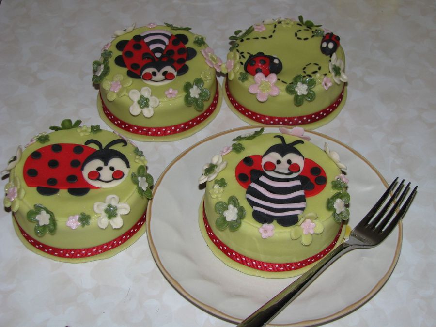 Ladybugs Mini Cakes - CakeCentral.com