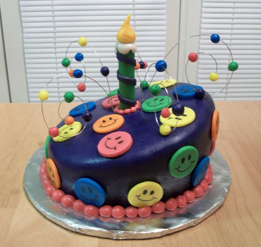 Smiley Face Cake - CakeCentral.com