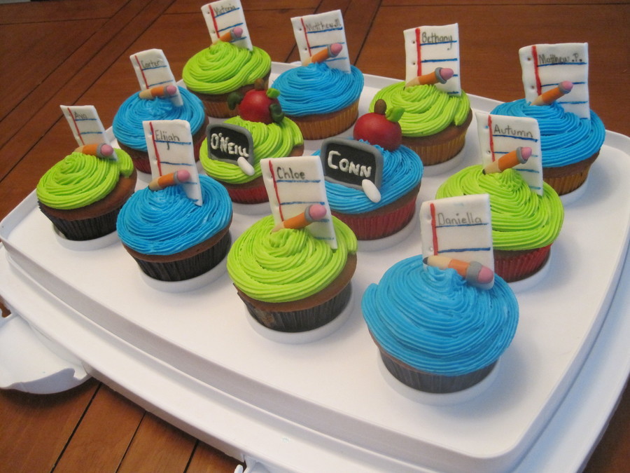 End Of The Year Cupcakes - CakeCentral.com