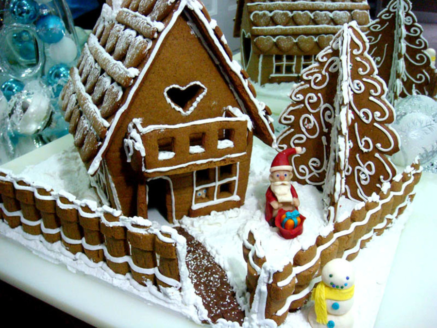 Rustic House With Santa - CakeCentral.com