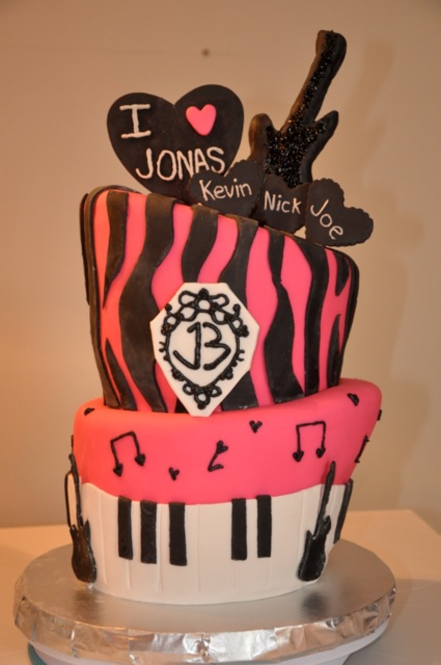 Jonas Brothers Cake - CakeCentral.com