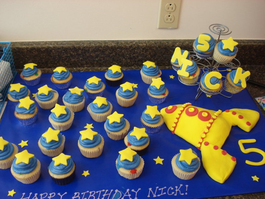 Space Cupcakes - CakeCentral.com