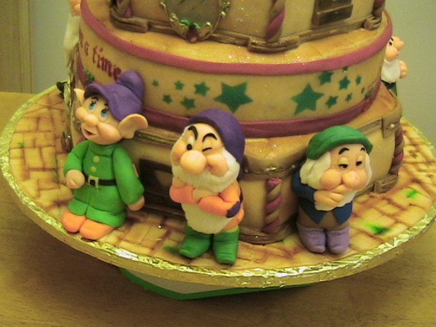 Snow White And The Seven Dwarfs Cake - CakeCentral.com