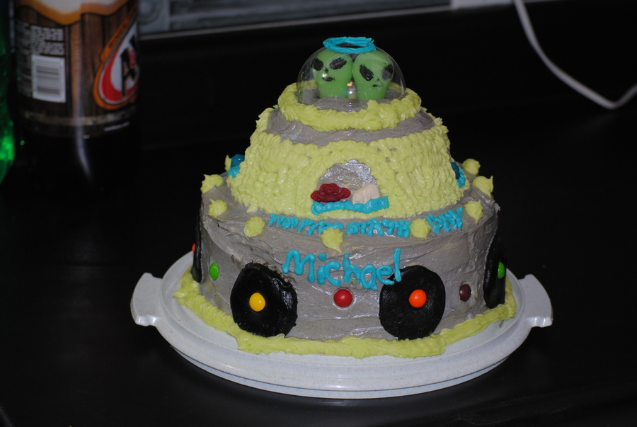 Alien Birtdhay Cake - CakeCentral.com