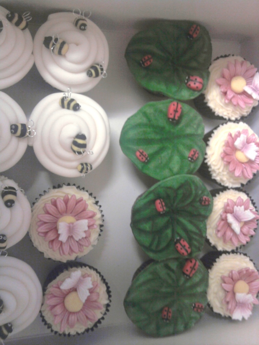 Minibeast Cupcakes - CakeCentral.com