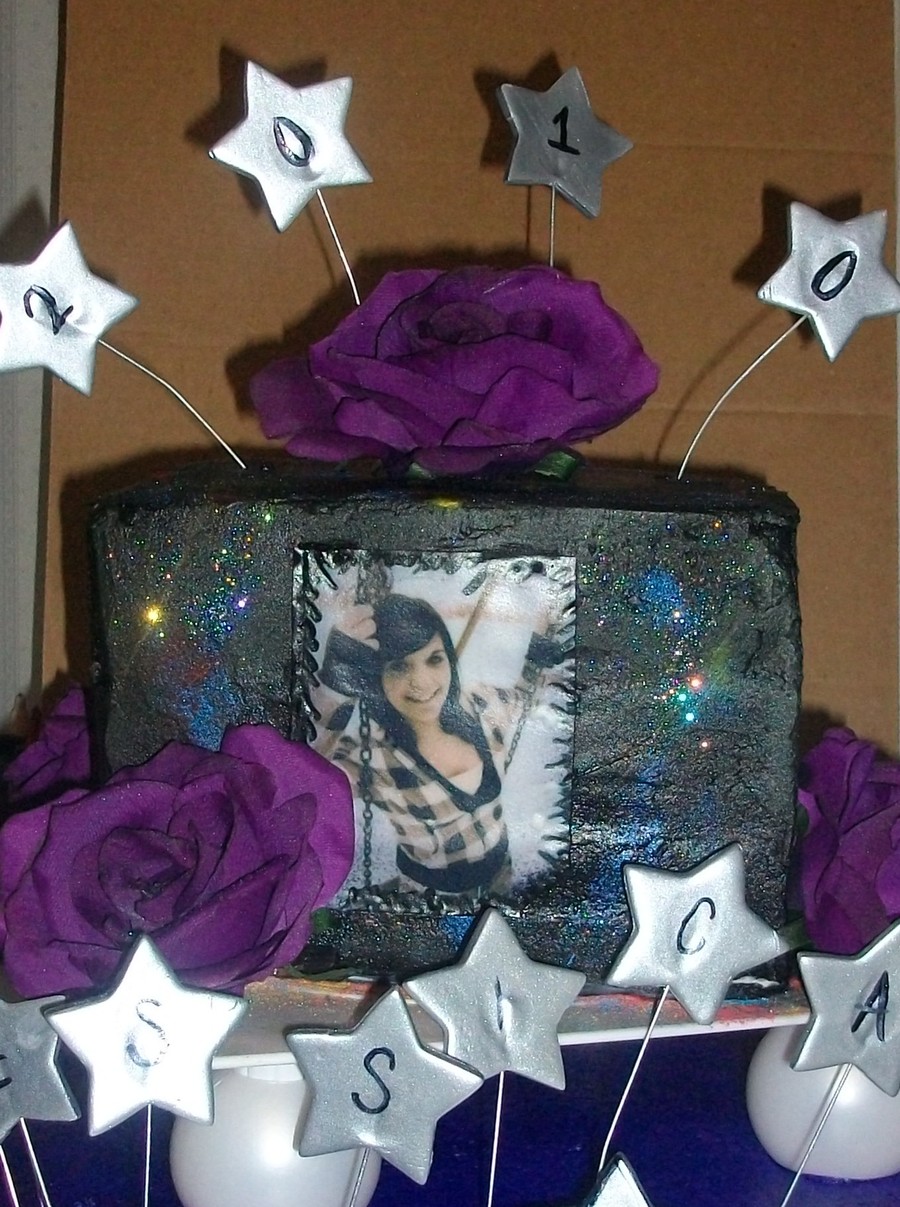 Gradustion Cake For A Graphic Arts Student - CakeCentral.com