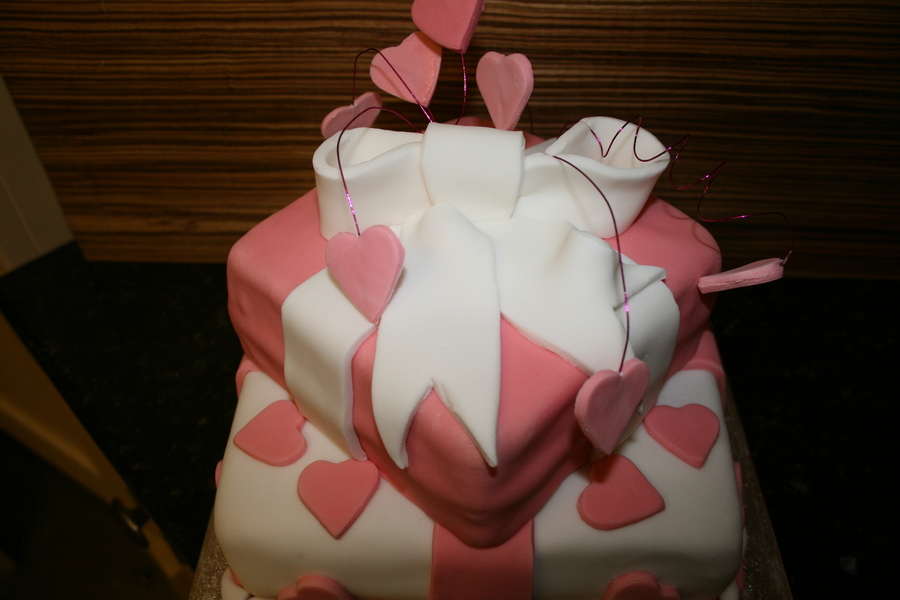 Valentines Present - CakeCentral.com