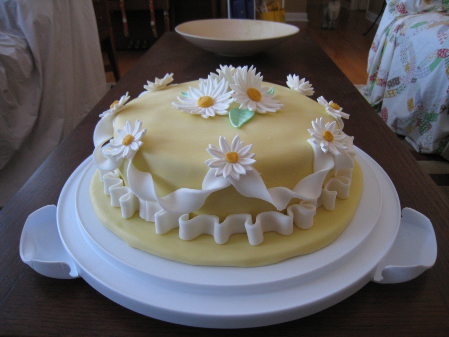 Daisy Cake - CakeCentral.com