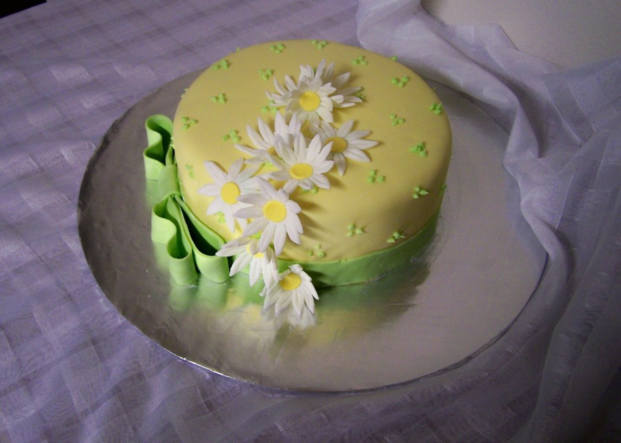 Daisy Mother's Day Cake - CakeCentral.com