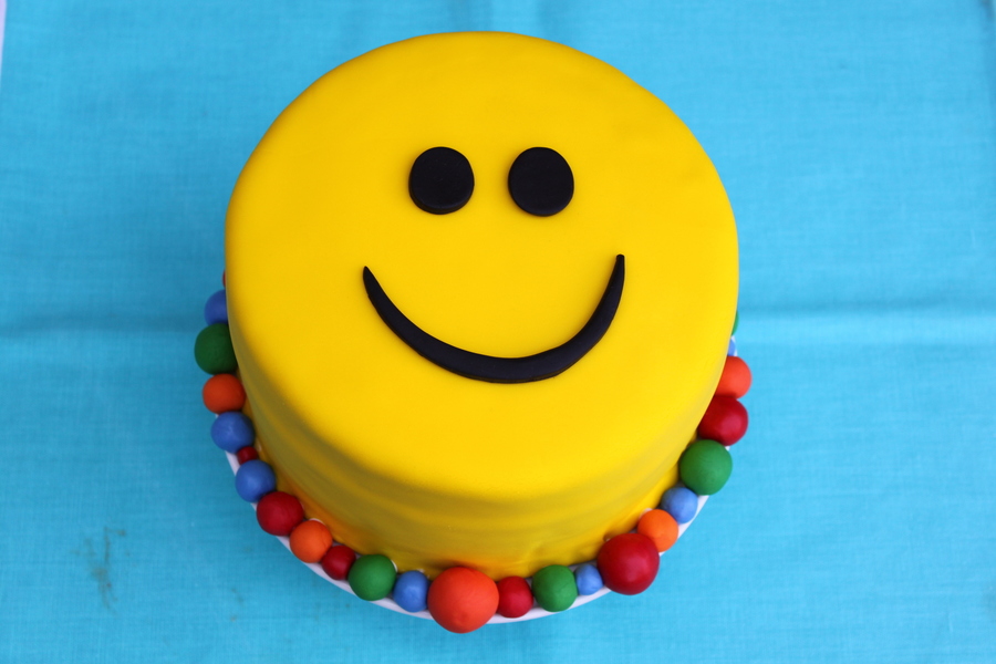Smiley Face Cake - CakeCentral.com