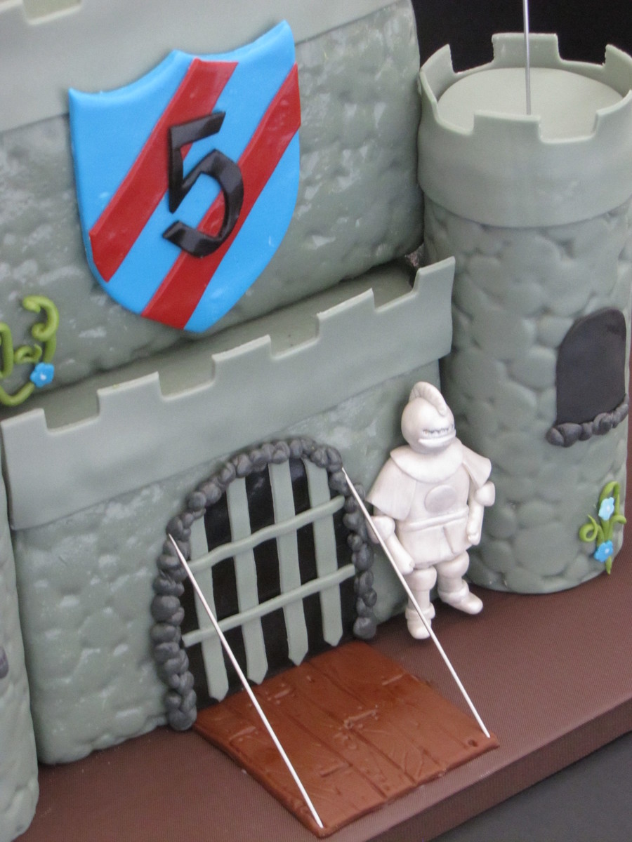 Medieval Castle Birthday Cake - CakeCentral.com