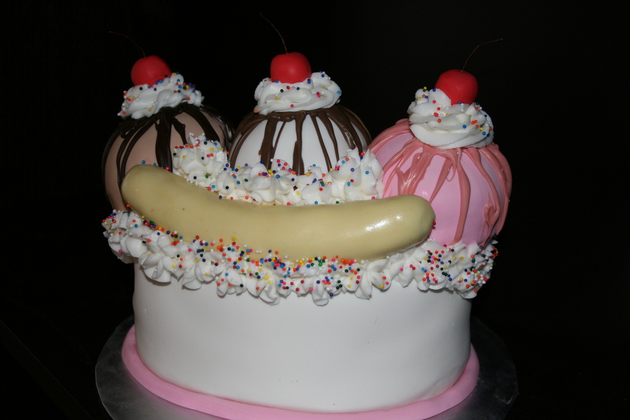 Banana Split Sundae Cake - CakeCentral.com