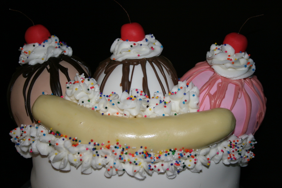 Banana Split Sundae Cake - CakeCentral.com