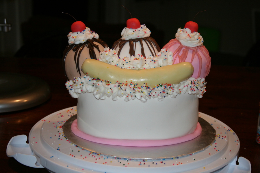 Banana Split Sundae Cake - CakeCentral.com