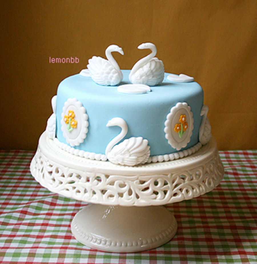 Swan Cake - CakeCentral.com