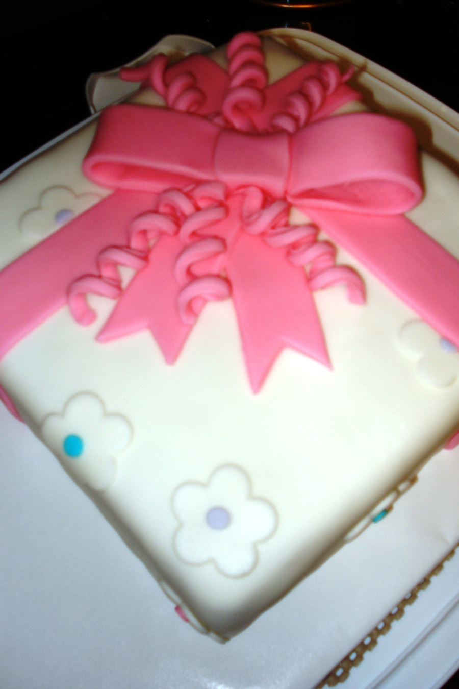 "present" Cake - CakeCentral.com