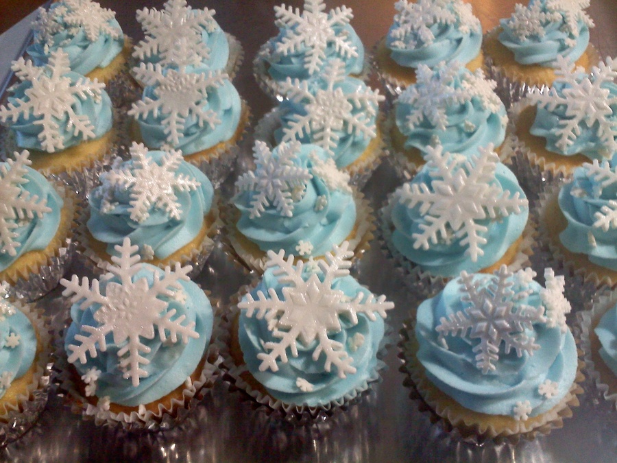 Snowflake Cupcakes - CakeCentral.com