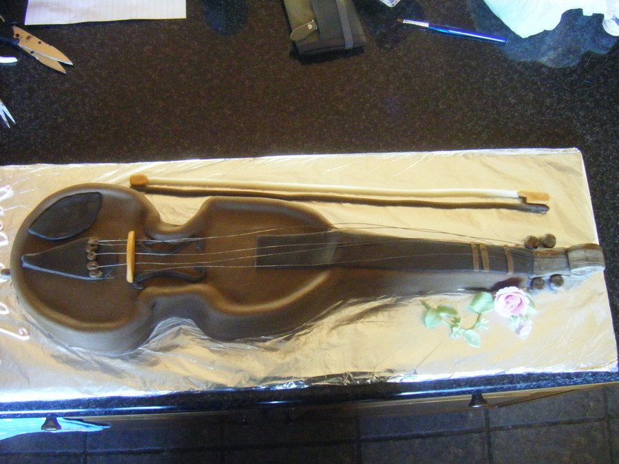 Fiddle Birthday Cake - CakeCentral.com