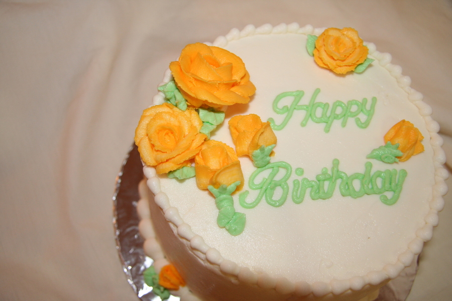 6 Inch Round Buttercream Cake With Buttercream Roses And Rose Buds - CakeCentral.com