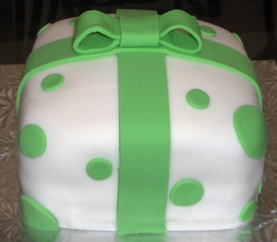 Gift Wrapped Present Cake - CakeCentral.com