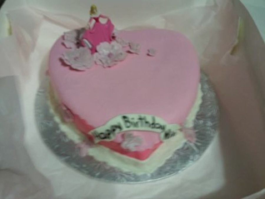 Sleeping Beauty Heart Cake - CakeCentral.com