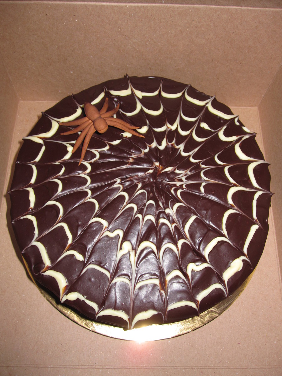 Spider Web Cake - CakeCentral.com
