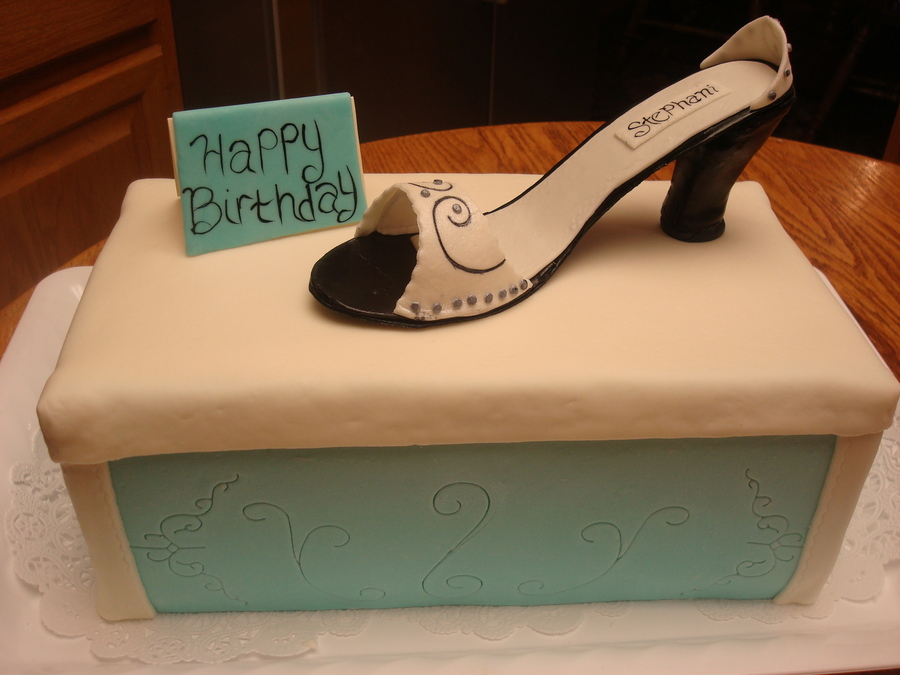 Shoe And Shoebox Cake - CakeCentral.com