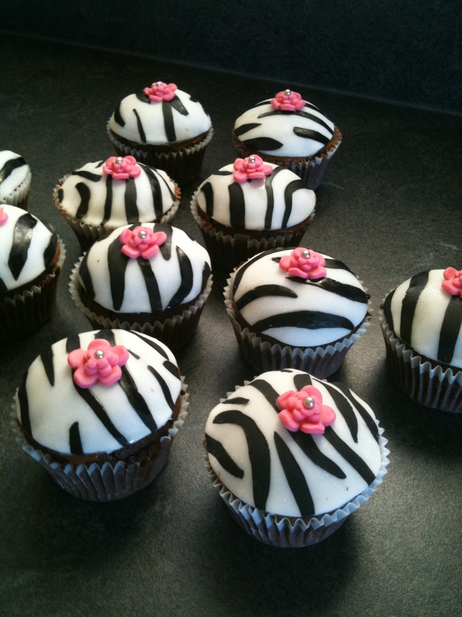 Zebra Cupcakes - CakeCentral.com