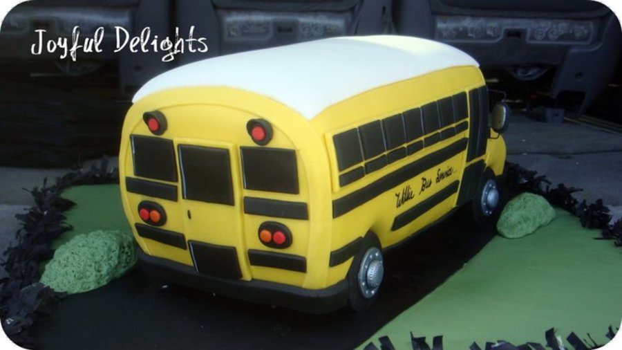 School Bus Birthday Cake - CakeCentral.com