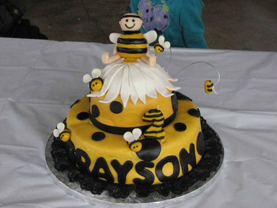 Bumble Bee Cake - CakeCentral.com