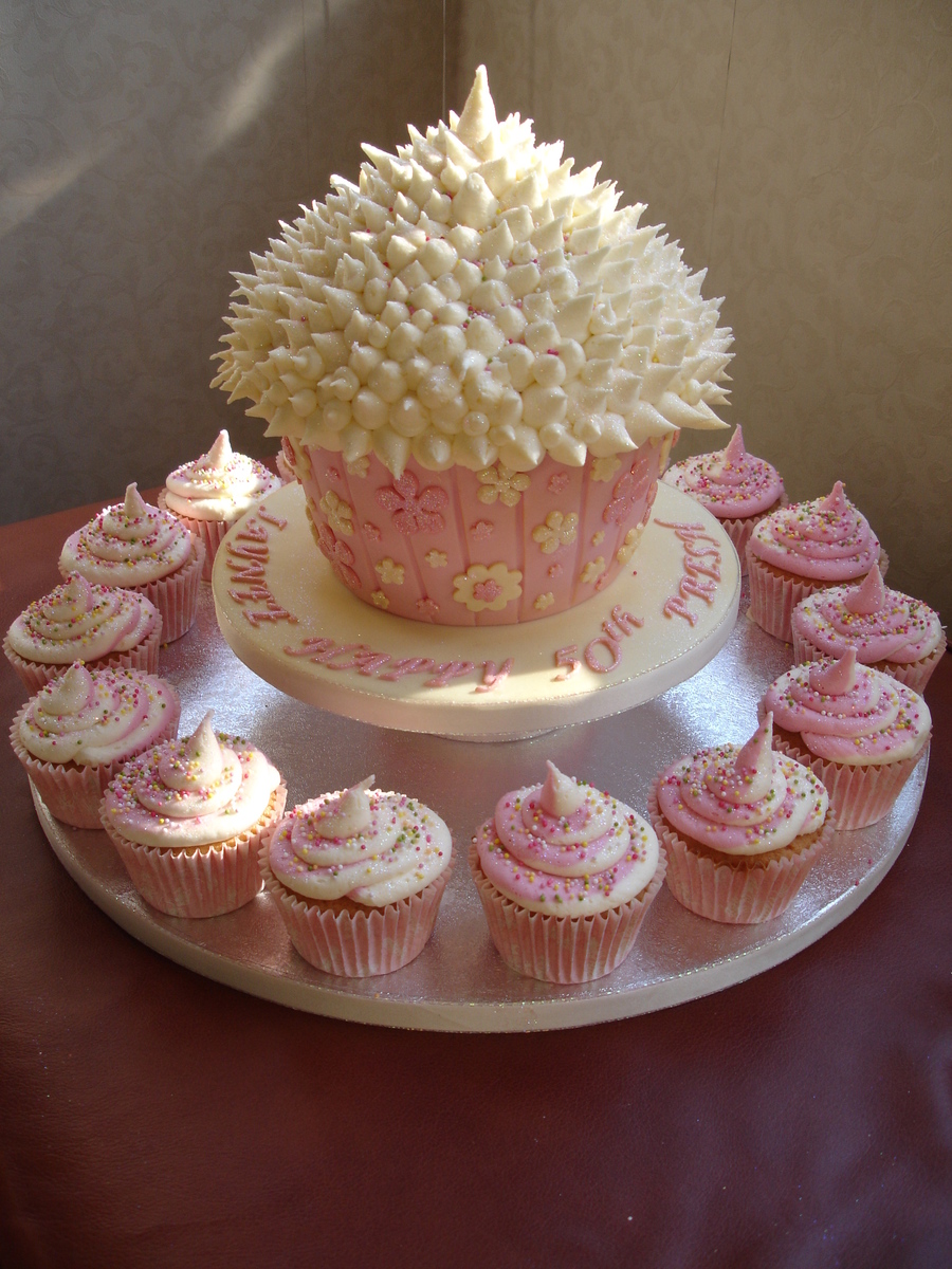 Giant Cupcake - CakeCentral.com