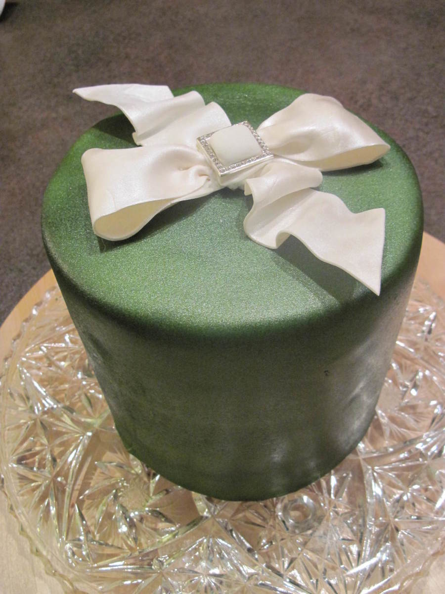 Emerald Green Birthday Cake - CakeCentral.com