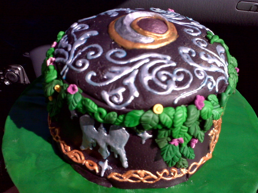 Night Ef/ Darnassian Inspired Cake - CakeCentral.com