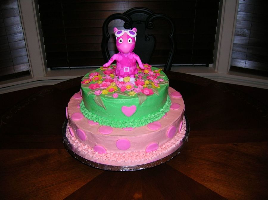 Uniqua - CakeCentral.com