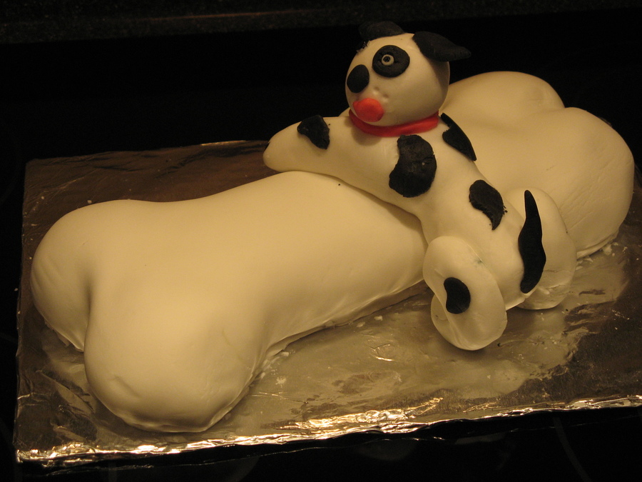 Dog And Bone - CakeCentral.com