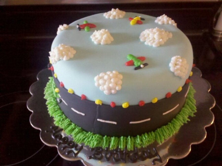 Airplanes And Runway - CakeCentral.com