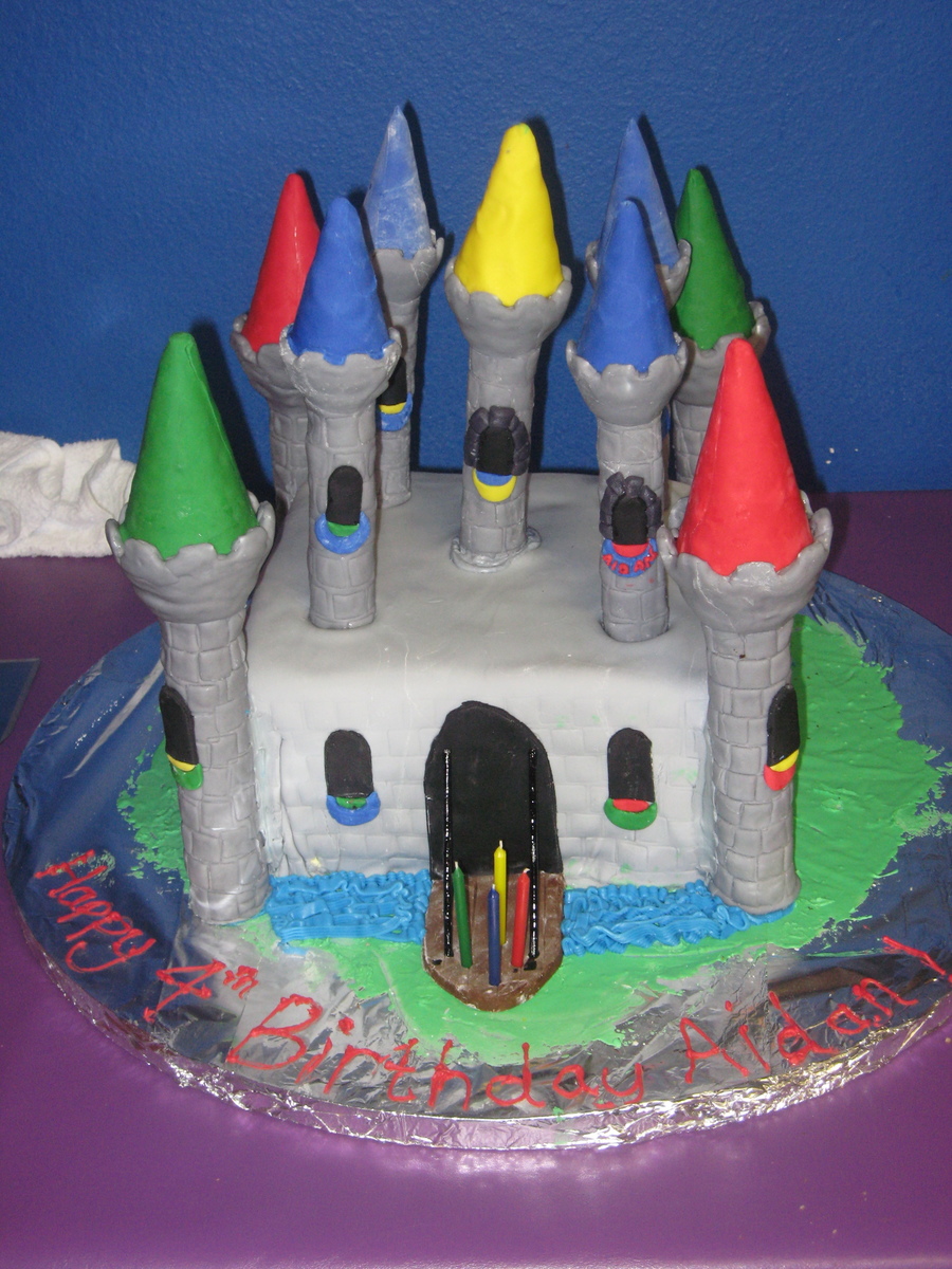 Castle Birthday Cake - CakeCentral.com
