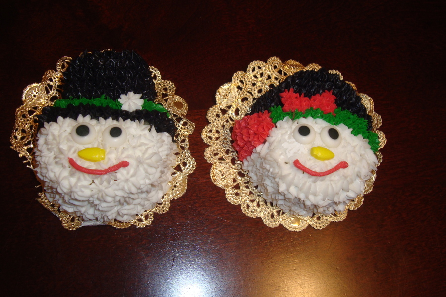 Snowman Mini Cakes - CakeCentral.com