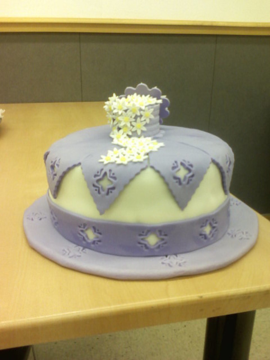 Daisy Cake - CakeCentral.com
