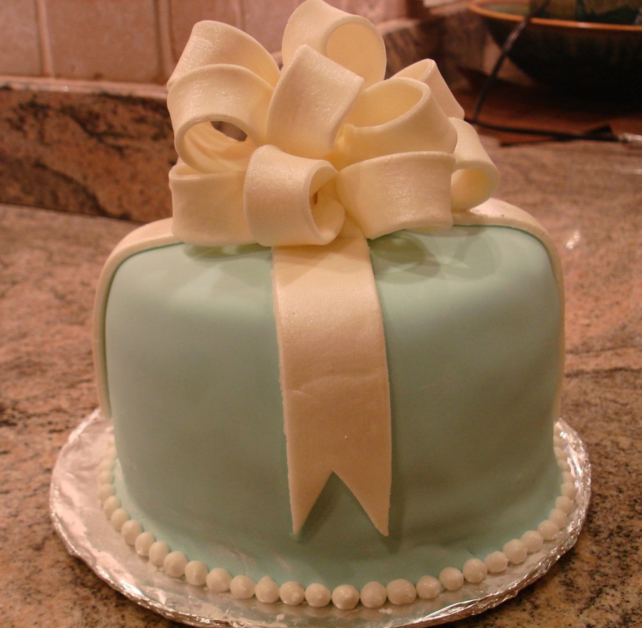 Present Bow Cake - CakeCentral.com