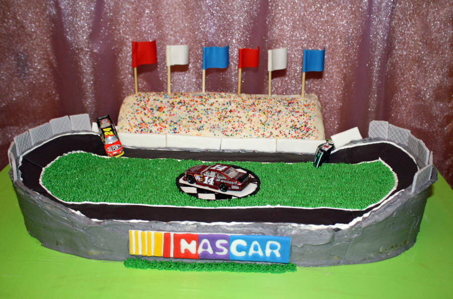 Nascar Track - CakeCentral.com