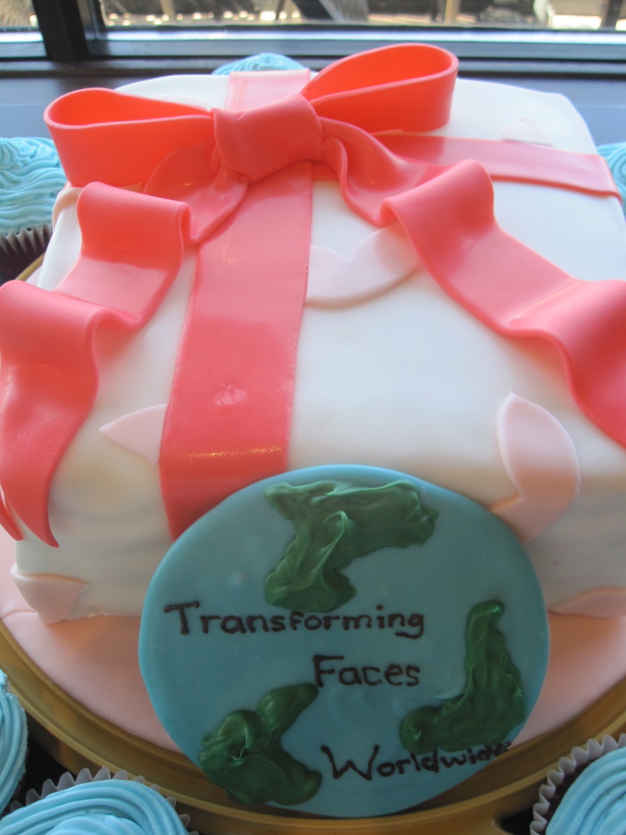 Transforming Faces Worldwide - CakeCentral.com