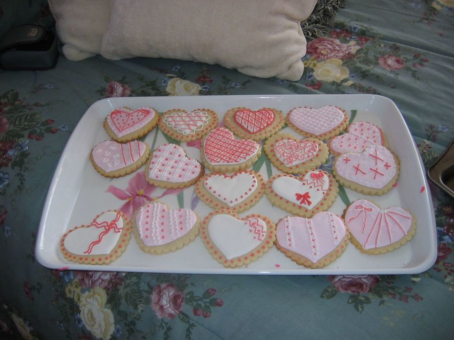 Zack_Valentine_Cookies_Penguin.jpg - CakeCentral.com